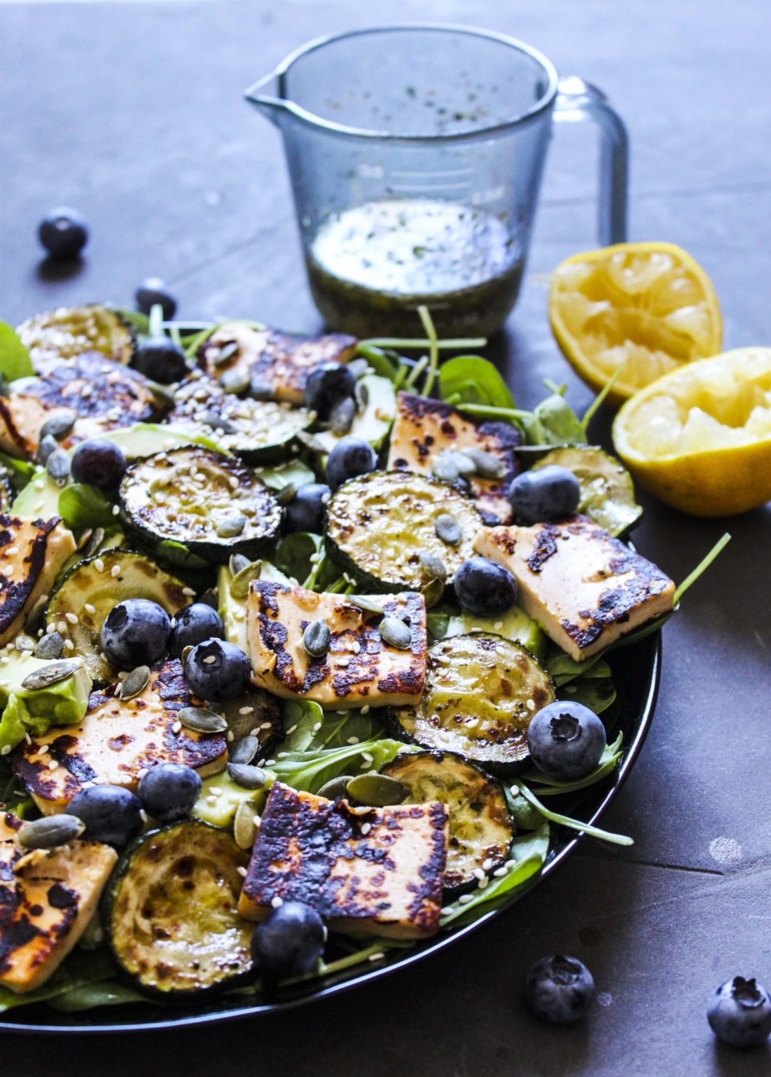 Sommersalat med grillost - vegetarisk - Beetroot Bakery