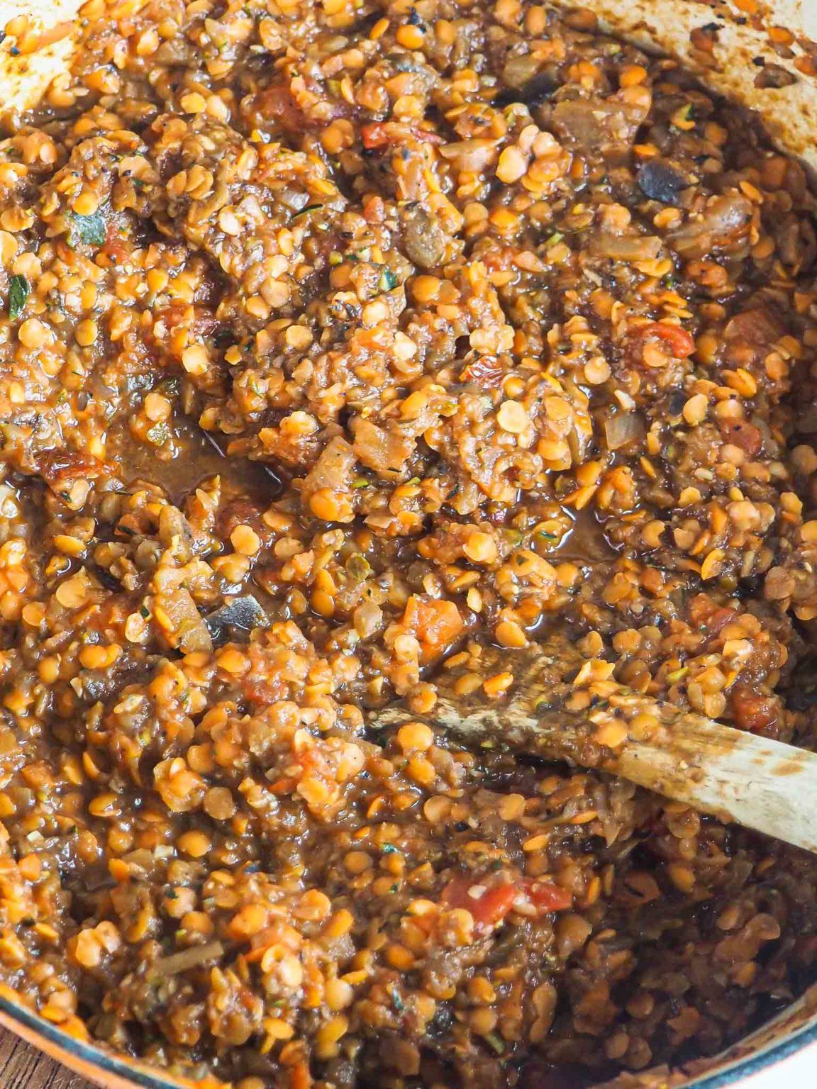 Vegetarlasagne - den bedste vegetar lasagne med røde linser