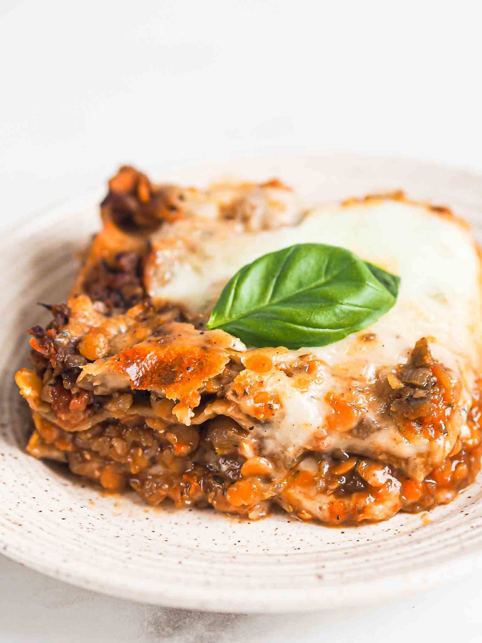 Vegetarlasagne - den bedste vegetar lasagne med røde linser