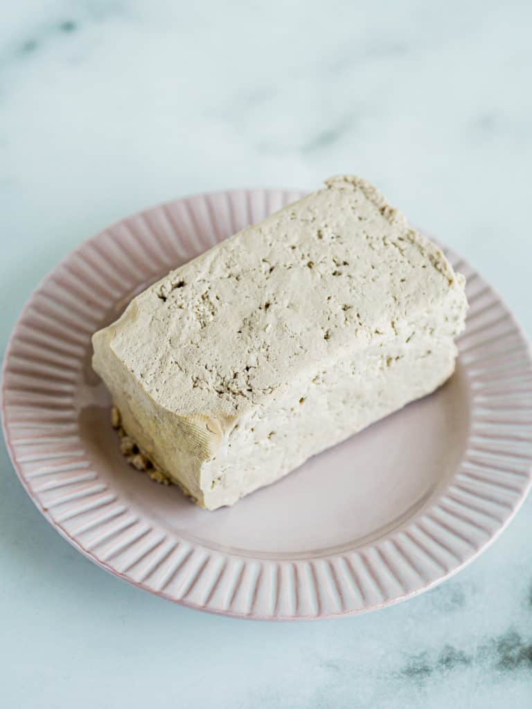 Sticky tofu stir fry med cashewnødder og broccoli